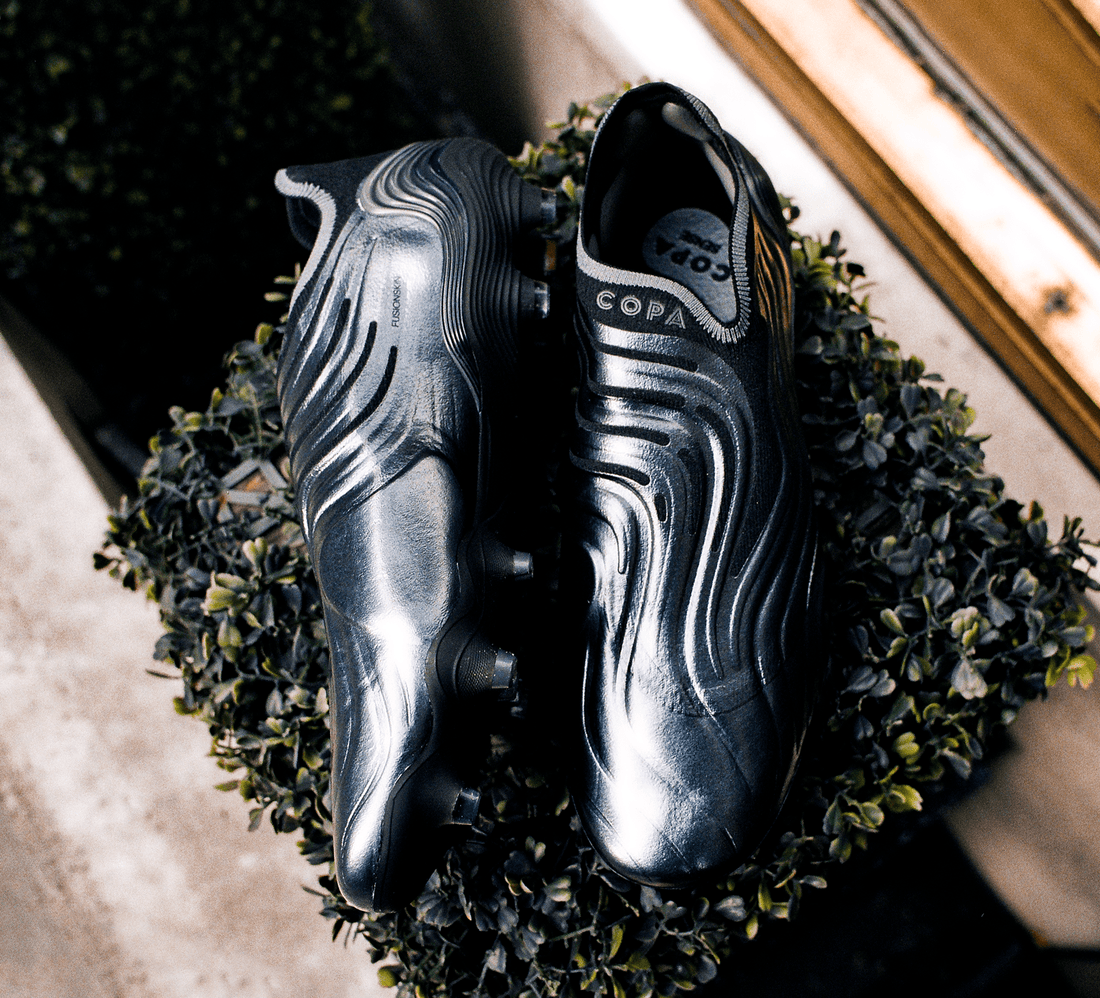 Comparing Leather & Synthetic footwear – Premium Soccer